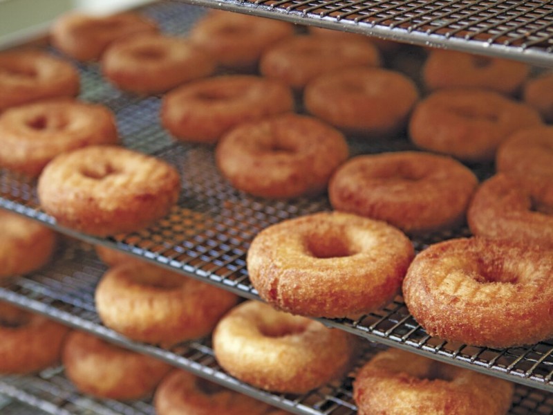 RECIPE: Basic Baked Apple Cider Doughnuts with Maple or Apple Cider ...